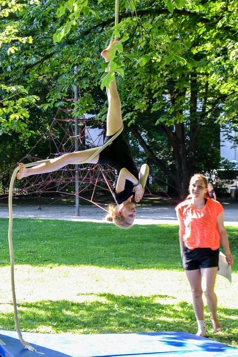 Mallakhamb - Yoga für Kinder an Seil und Pfahl - YMTA e.V.